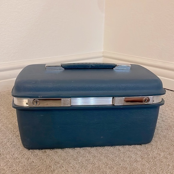 Samsonite | Other | Vintage Blue Samsonite Saturn Makeup Train Luggage ...